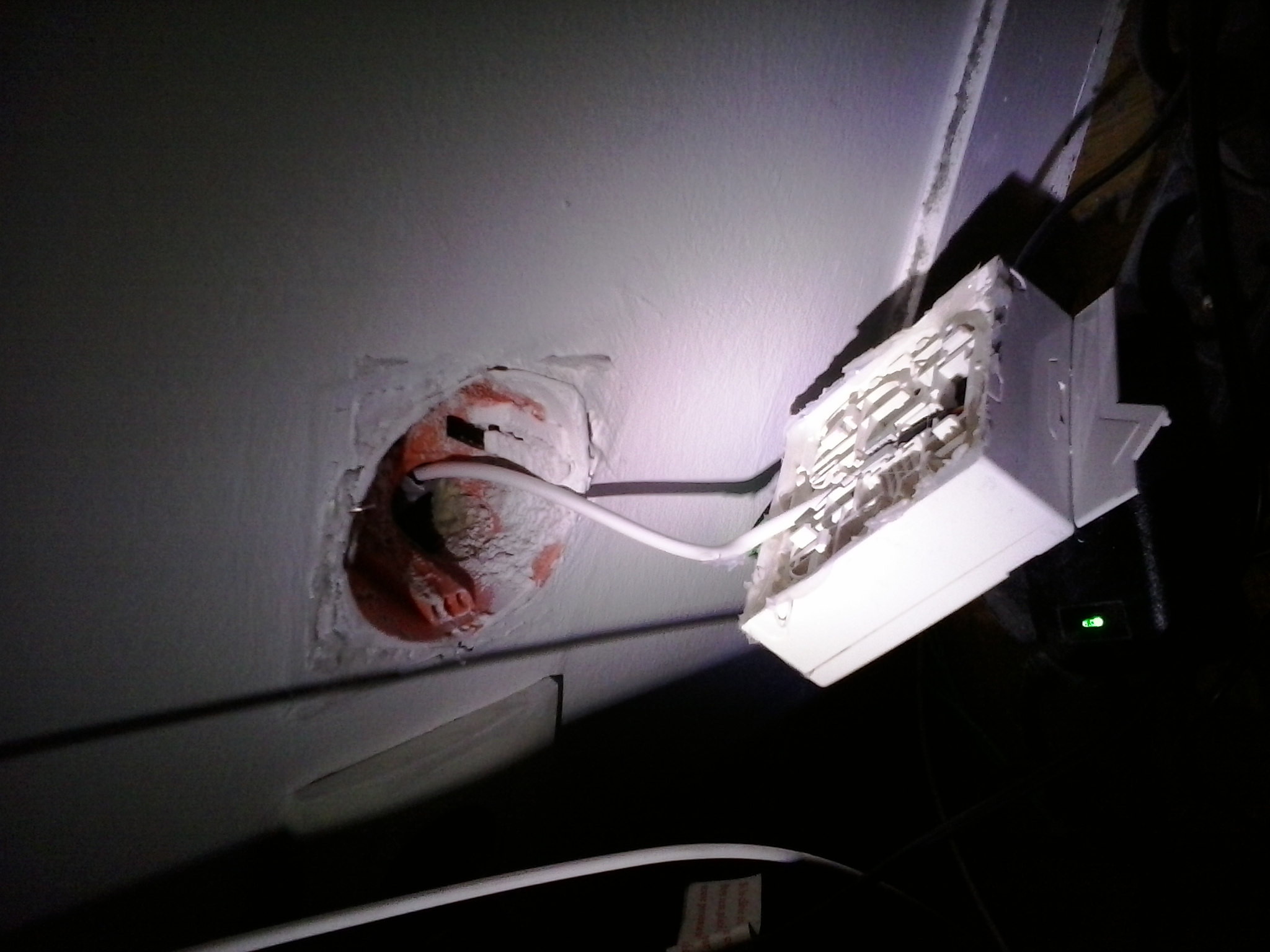 Boitier PTO mal fixé après installation Fibre, se ... - Communauté Orange