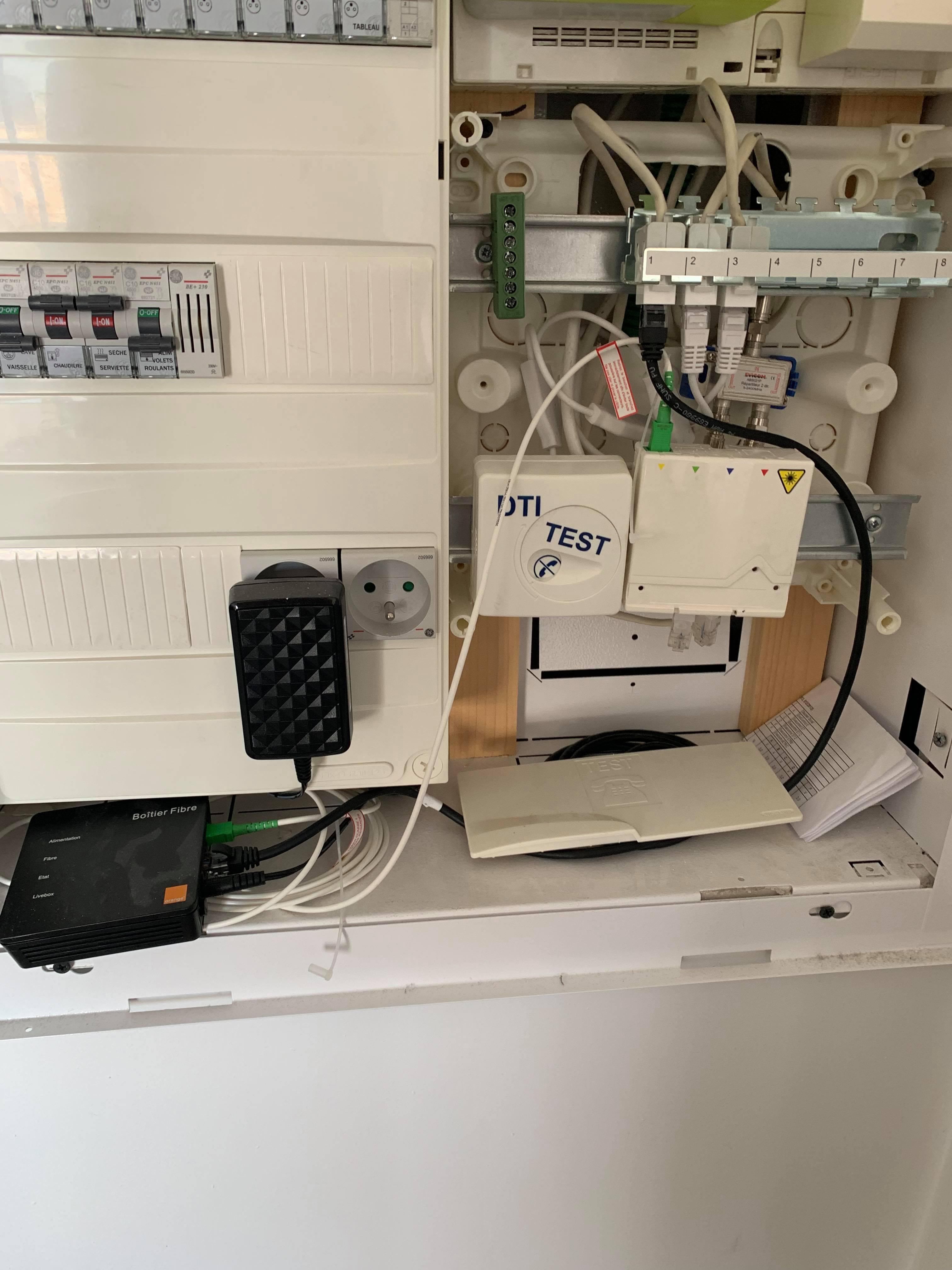 Résolu : Boitier dti et rj45 - Communauté Orange